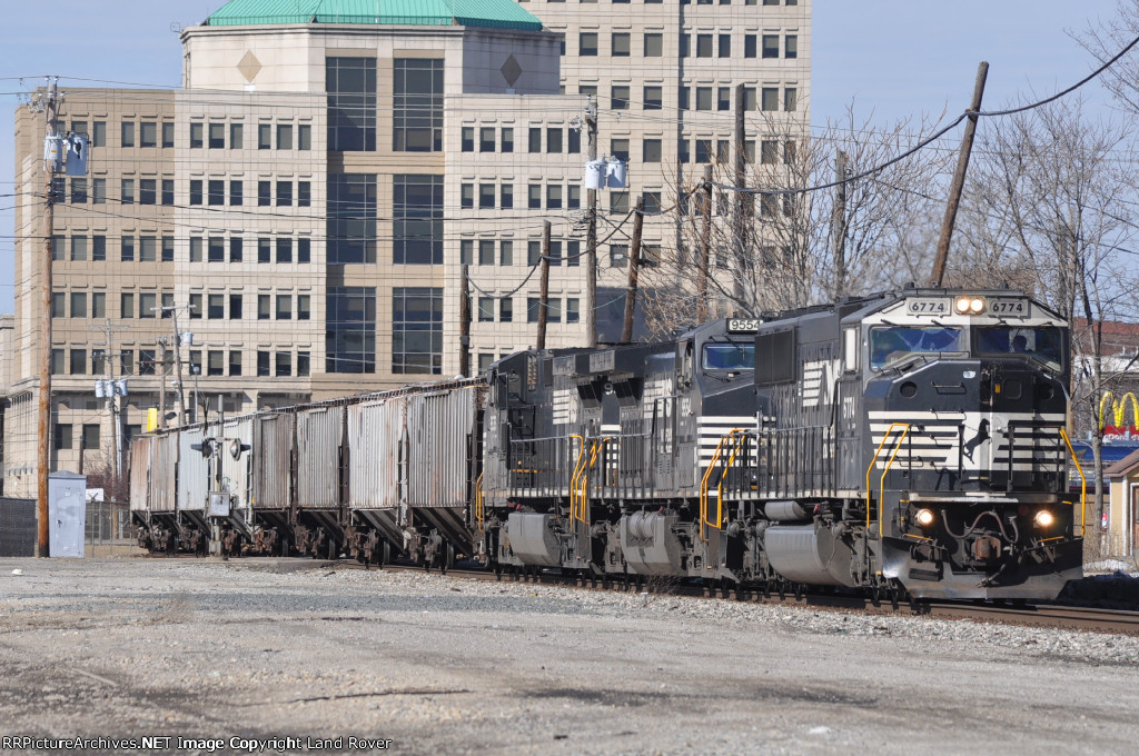NS 6774 ExCon On NS 52 X Eastbound